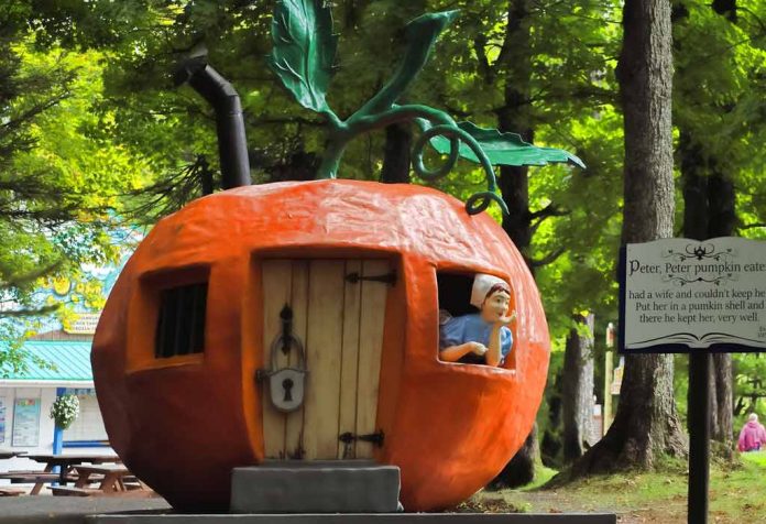 Peter Peter Pumpkin Eater | Nursery Rhyme For Kids With Lyrics