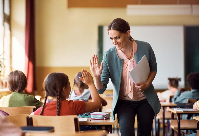 Essay on An Ideal Teacher (in English) for Classes 1, 2 & 3: 10 Lines ...